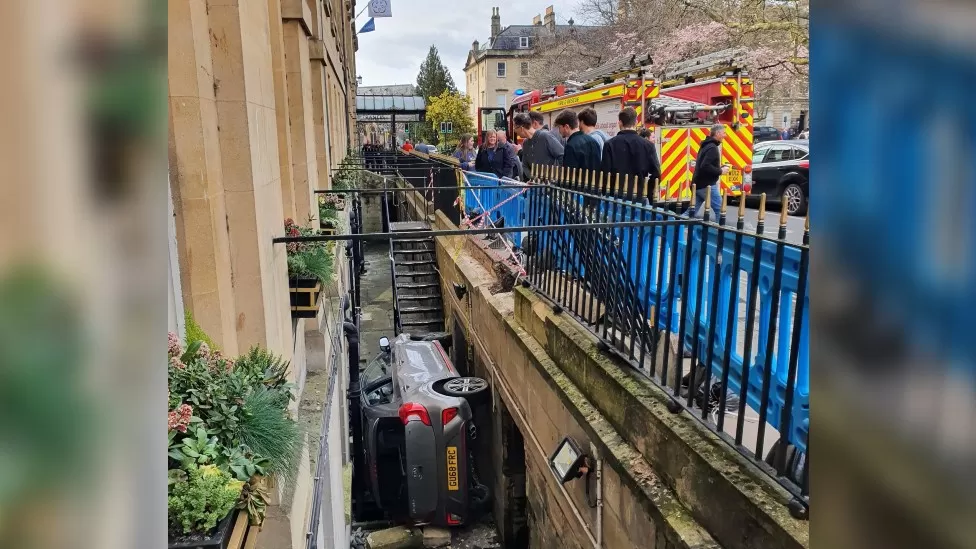 Bath Voice News: shock as Mothering Sunday diners see car crash into ...
